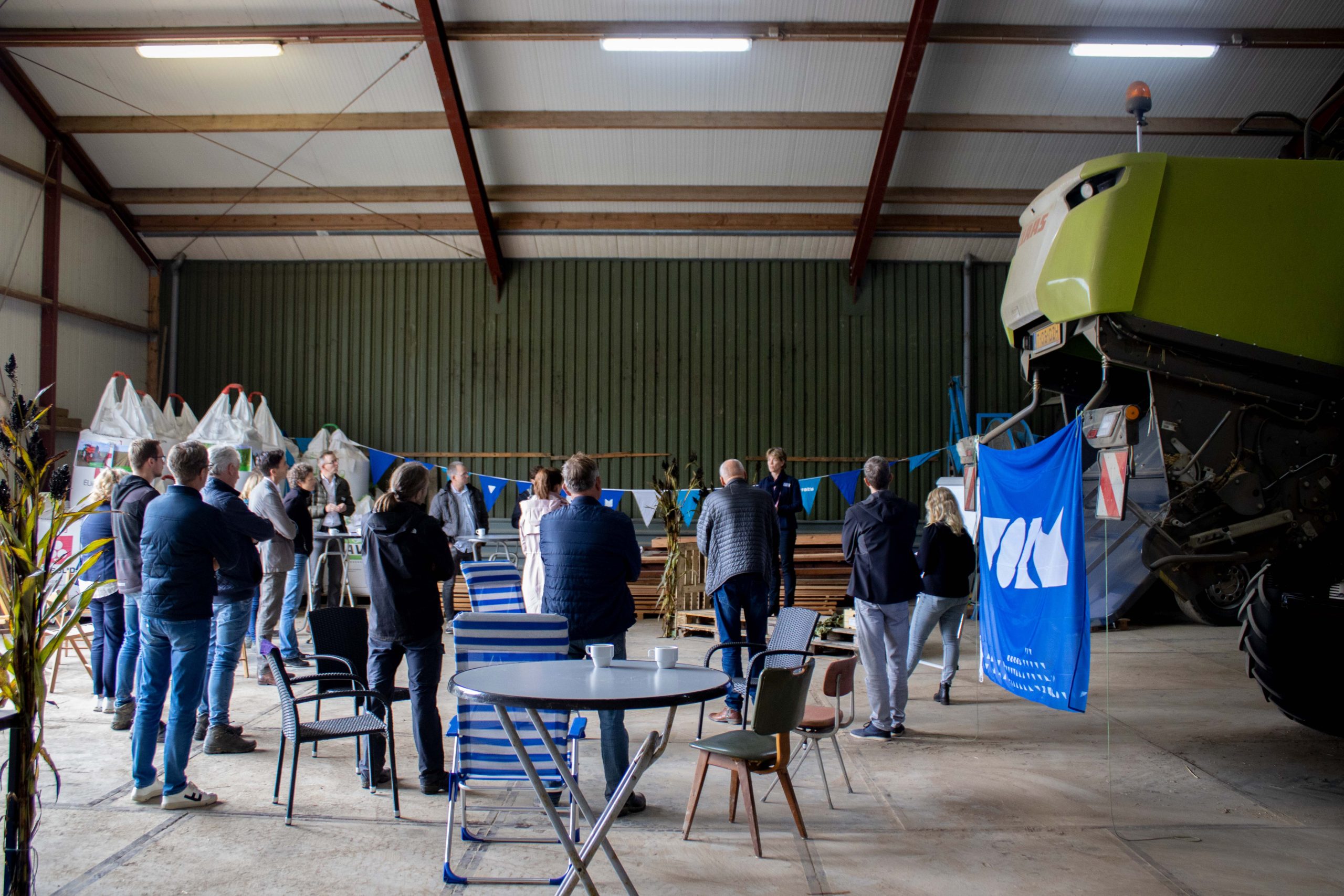 Squarewise en VORM vieren eerste oogst van sorghum: "Pionieren in de ...